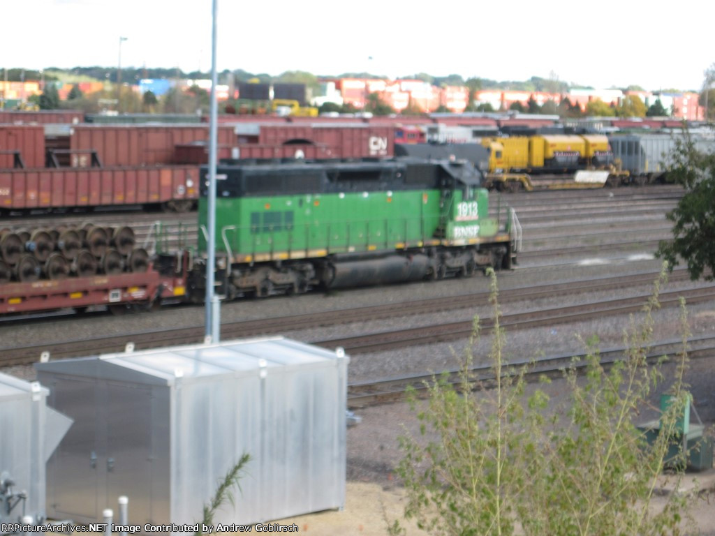 BNSF 1913 & the Loram Train